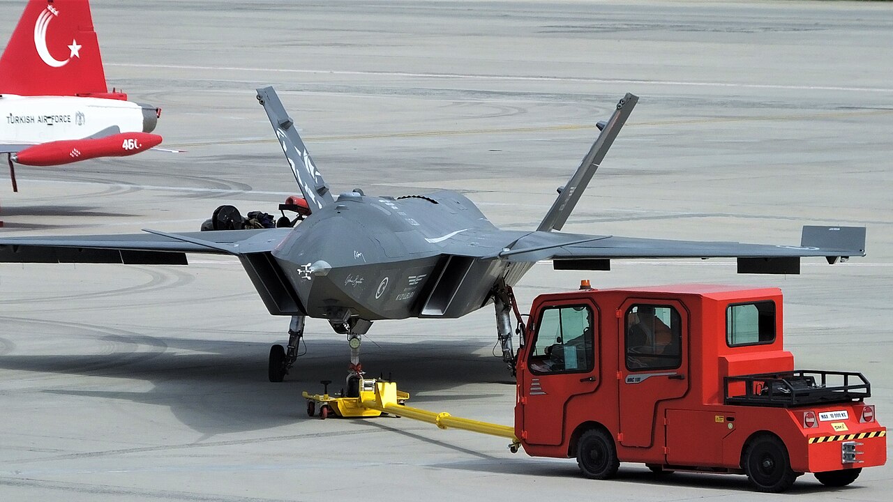 Leonardo M346 and Baykar Kizilema Trial Swarm Maneuvers and Data ...