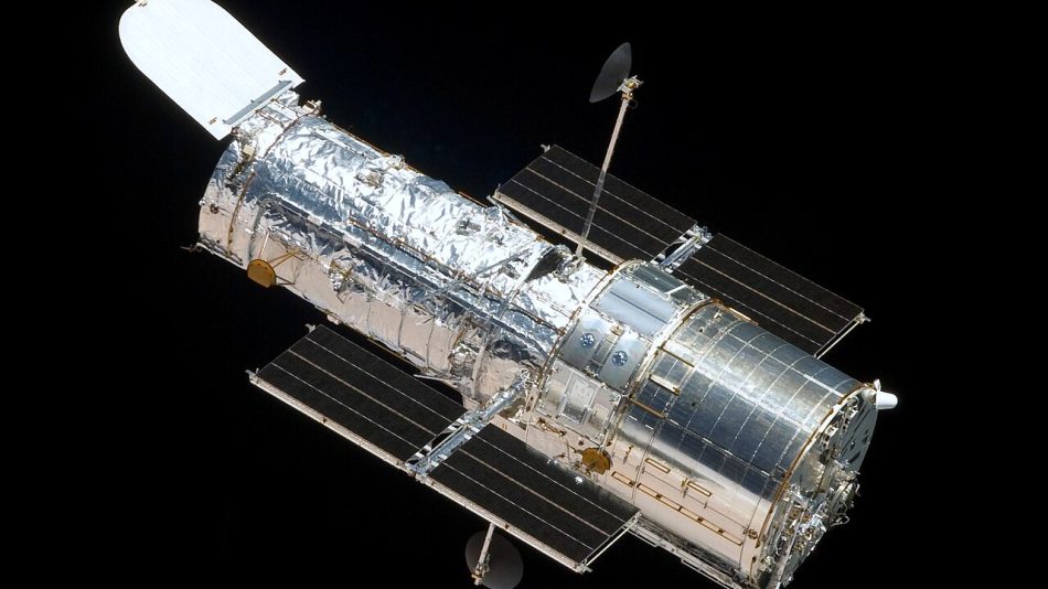 NASA Eyes Hubble Orbit Boost to Keep the Legendary Telescope Alive Into ...